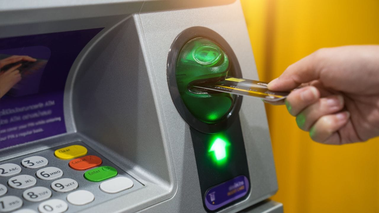 Bank Account-এ নেই কানাকড়ি, তবুও ATM থেকে তুলতে পারবেন হাজার হাজার ...