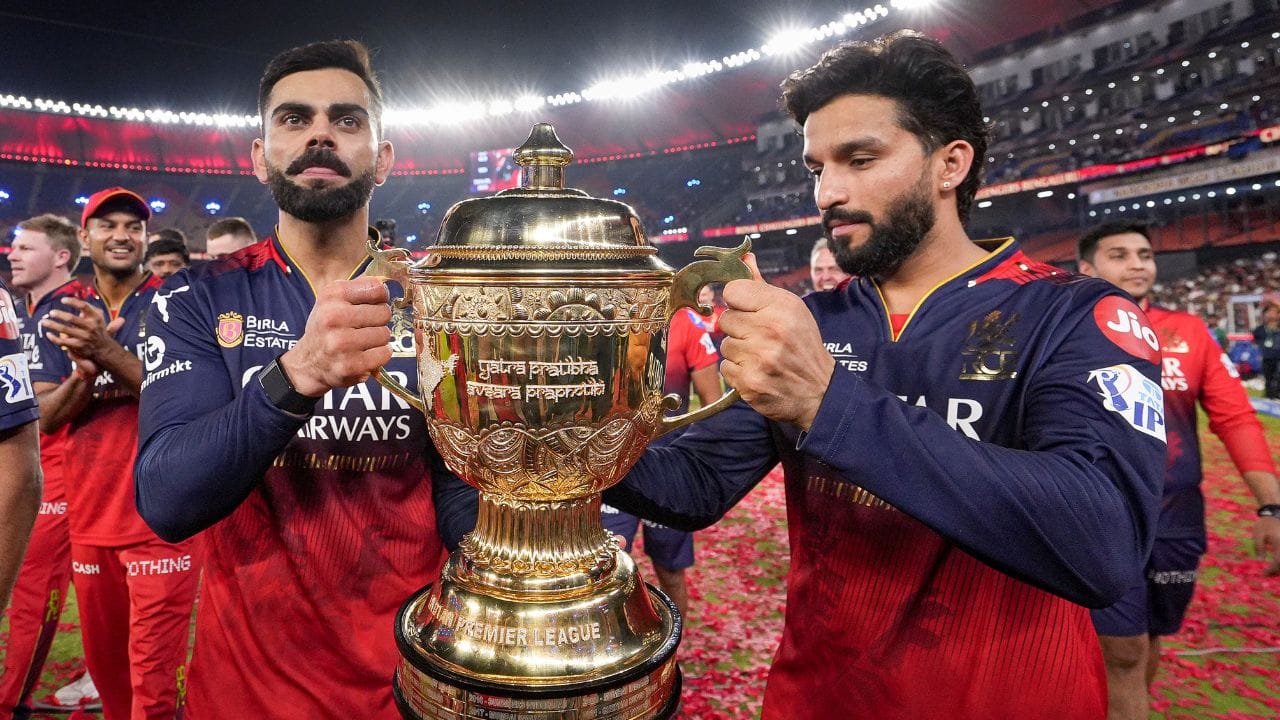 IPL 2025: চ্যাম্পিয়ন RCB-কে শুভেচ্ছা, রজতকে প্রশংসায় ভরালেন ...