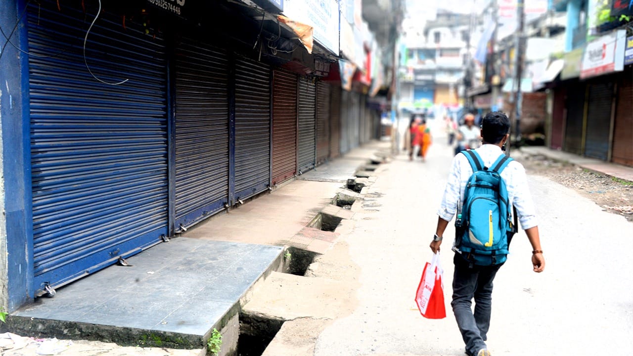 Bharat Bandh: বুধে দেশ জুড়ে বনধ, ট্রেন-বাস-ক্যাব কি পাবেন? কী কী খোলা ...