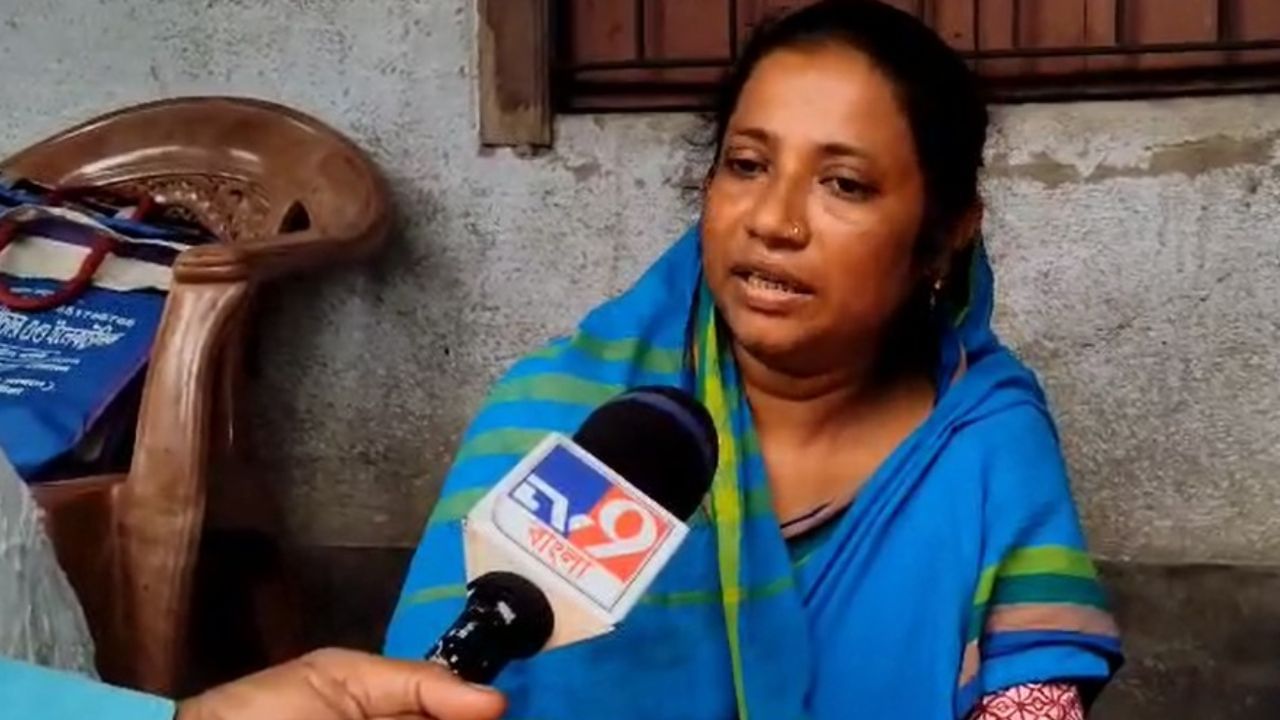 Nadia: পছন্দ হয়নি শিক্ষিকাকে, স্কুলে তালা মারলেন তৃণমূল নেতা - Bengali News | TMC leader ...