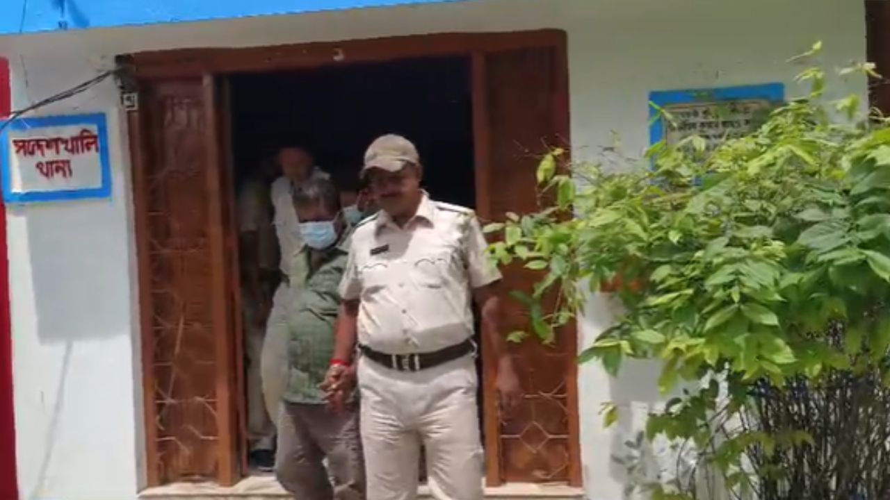 Sandeshkhali: বিস্কুটের প্যাকেটে এতগুলো..., সন্দেশখালির ঘটনায় মাথায় ...