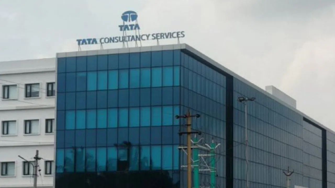 TCS Layoff: জায়গা নিয়ে নিল AI! ছুটির দিনে হাজার হাজার কর্মীর ভবিষ্যৎ শঙ্কায় ফেলল TCS ...
