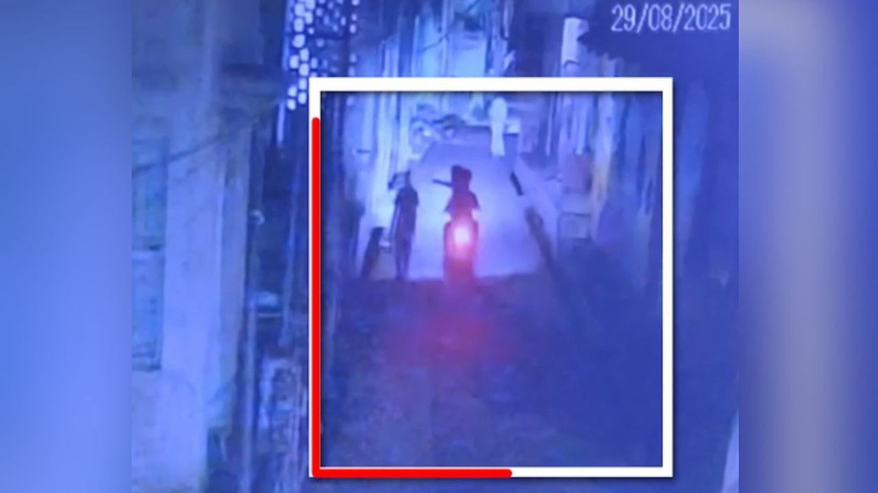 Asansol: হেঁটে যাচ্ছিলেন ব্যক্তি, পিছন থেকে এল বাইক, নৃশংস ঘটনা ধরা পড়ল CCTV-তে - Bengali News ...