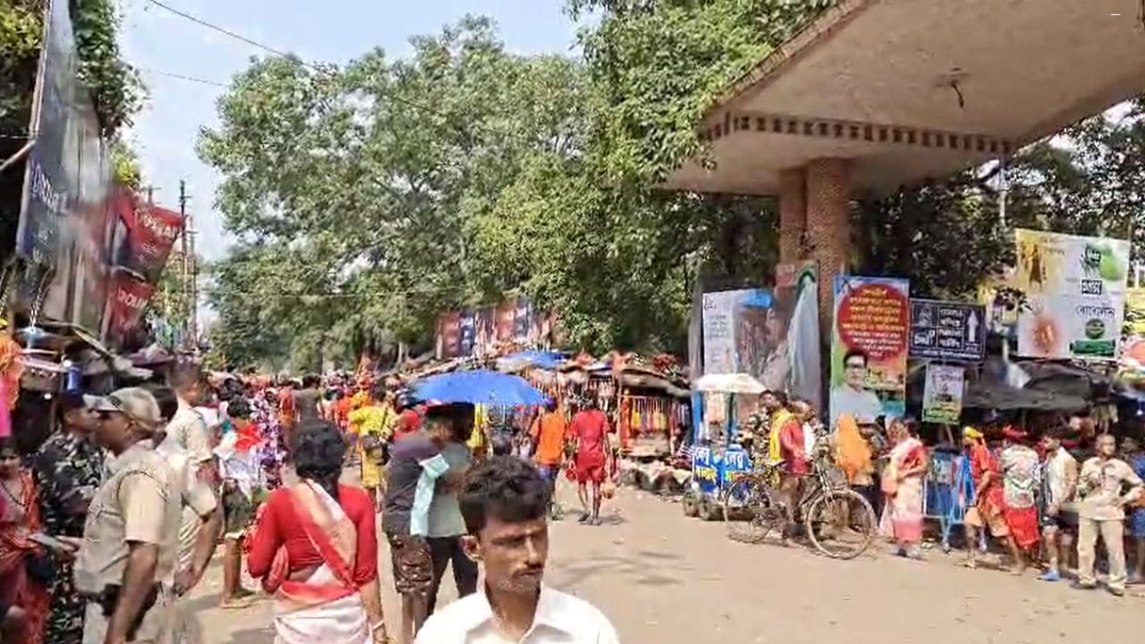 Tarakeswar: শেওড়াফুলি থেকে জল নিয়ে সবে রওনা দিয়েছিলেন... তারকেশ্বরে ...