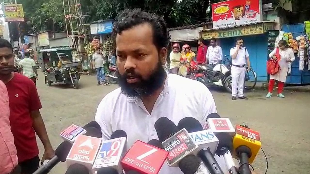 Suman Biswas: ‘আমরা এই সিস্টেমের শিকার’, পরীক্ষা কেন্দ্রে ঢোকার আগে ফের ...