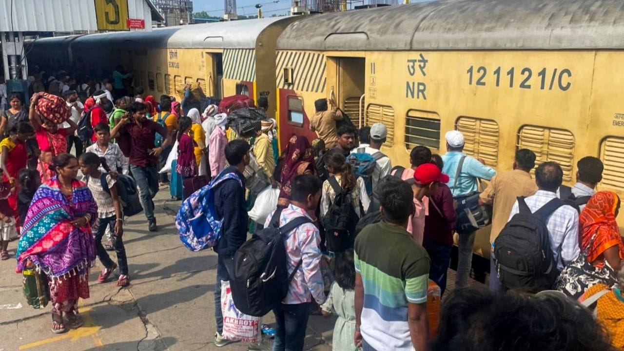 Train Seat Availability: ট্রেনের কোন কোচে ক'টা সিট ফাঁকা? টিকিট ...
