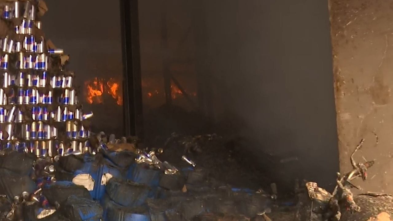 আনন্দপুরে মোমো কারখানায় আগুন, ভিতরেই আটকে রইলেন কর্মীরা - Bengali News ...